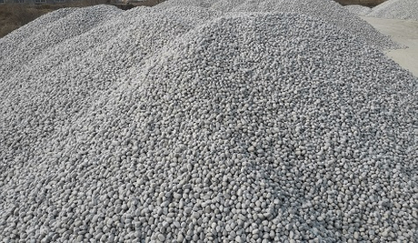 What is the role of pebbles in water filtration systems? - Gaoteng